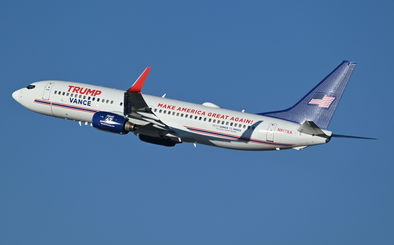 Trump-Vance Boeing 737 Door Opens Mid-Flight, Makes Emergency Landing ...