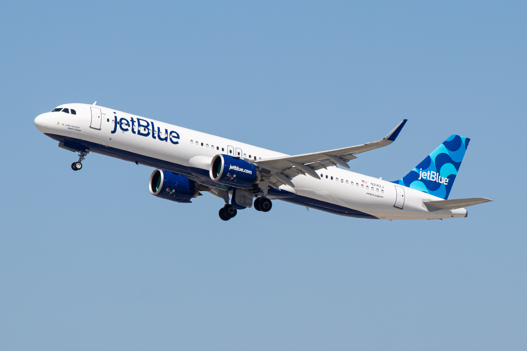 Two JetBlue Aircraft Collide on Taxiway at Boston Airport - AeroXplorer.com